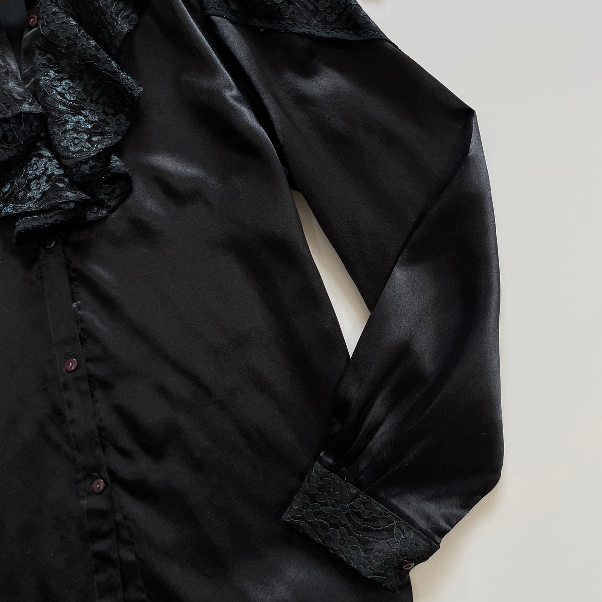 Satin Shirt-Bust 40 – Outdated